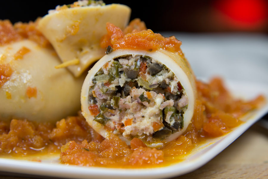 Recette Calamars Farcis Aux Poivrons, Olives Et Salakis - Envie De Bien ...